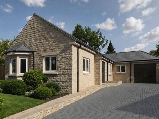 3 Bedroom Bungalow Matlock Derbyshire LS99895360