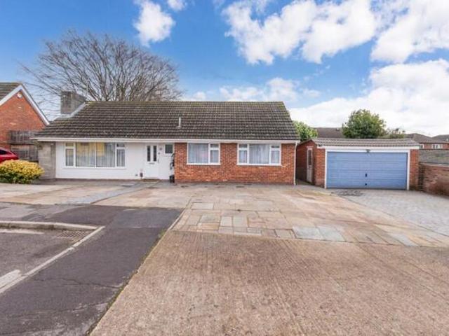 3 Bedroom Bungalow Maidenhead Windsor And Maidenhead LS102023790
