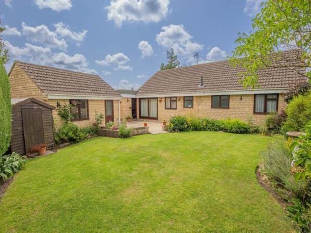 3 Bedroom Bungalow Malmesbury Wiltshire LS100917380