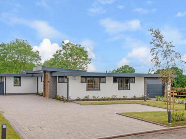 3 Bedroom Bungalow Meriden Warwickshire 101678257