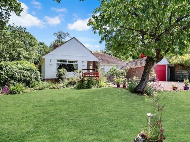 3 Bedroom Bungalow Minehead Somerset LS101677437