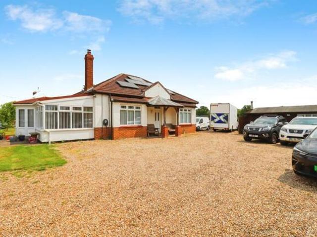 3 Bedroom Bungalow Northwold Norfolk 98204940