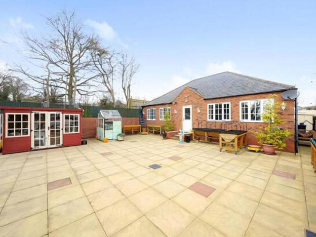 3 Bedroom Bungalow Northamptonshire Northamptonshire 90575462
