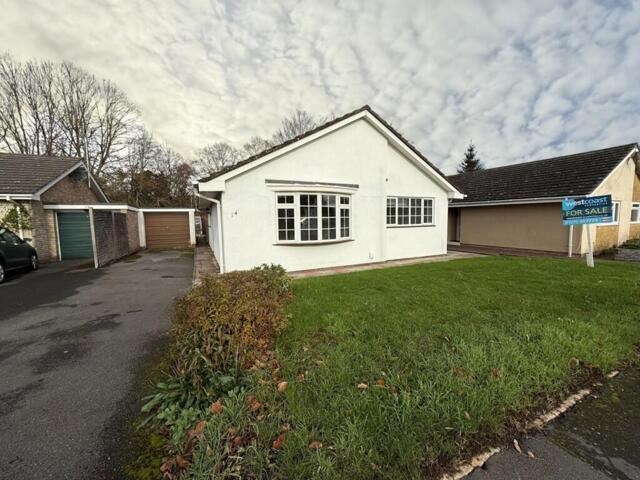 3 Bedroom Bungalow Nailsea North Somerset 98766003