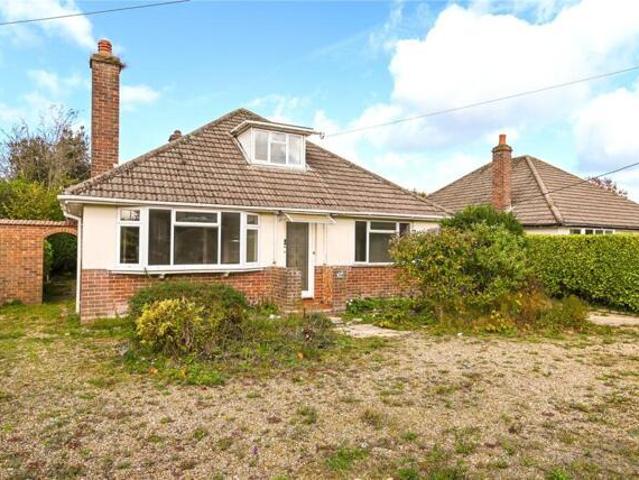 3 Bedroom Bungalow New Milton Hampshire 98801011