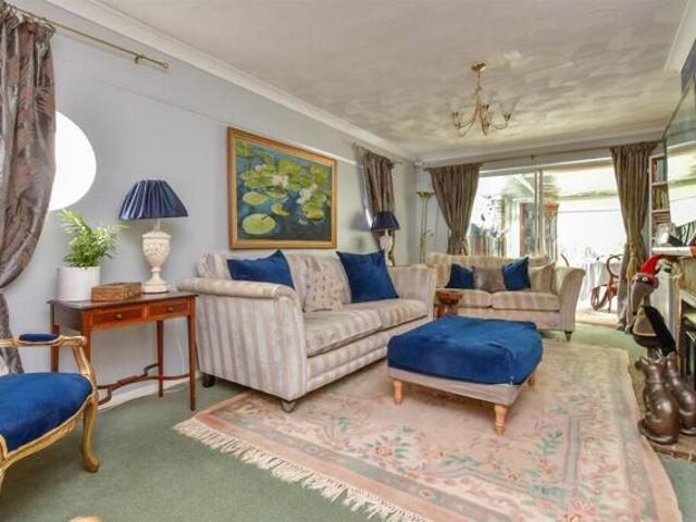 3 Bedroom Bungalow Newhaven East Sussex 98969258