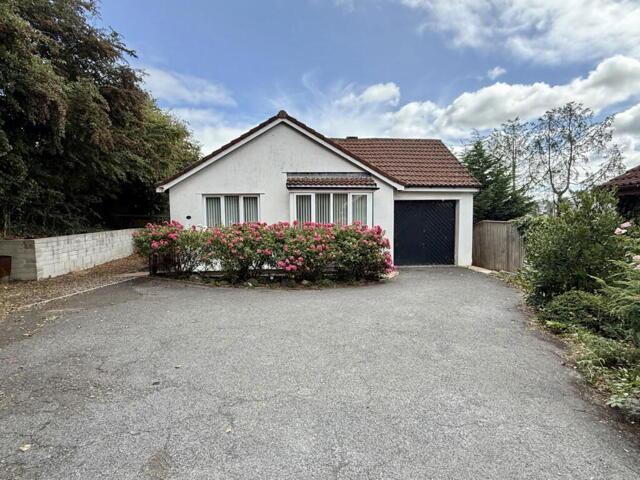 3 Bedroom Bungalow Newton Abbot Devon LS98404507