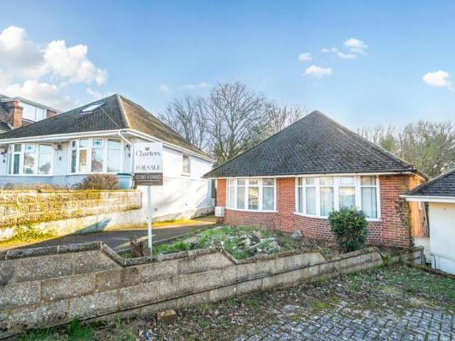 3 Bedroom Bungalow Southampton Southampton LS100786745