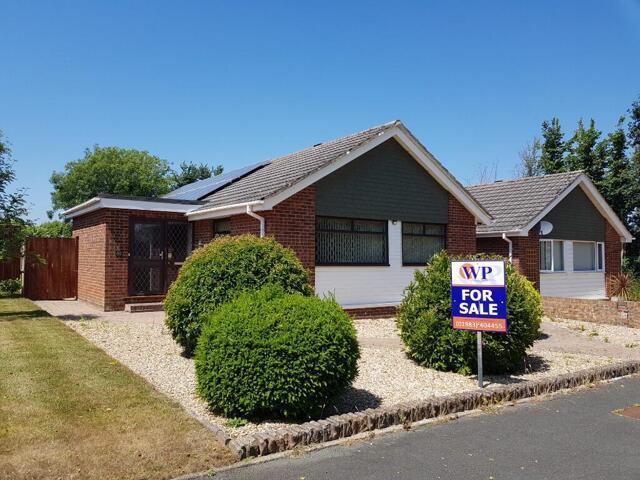 3 Bedroom Bungalow Sandown Isle Of Wight LS99523595