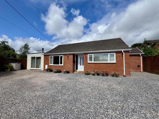 3 Bedroom Bungalow Sedbury Gloucestershire 93731570