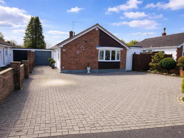 3 Bedroom Bungalow Shaftesbury Dorset LS100456558