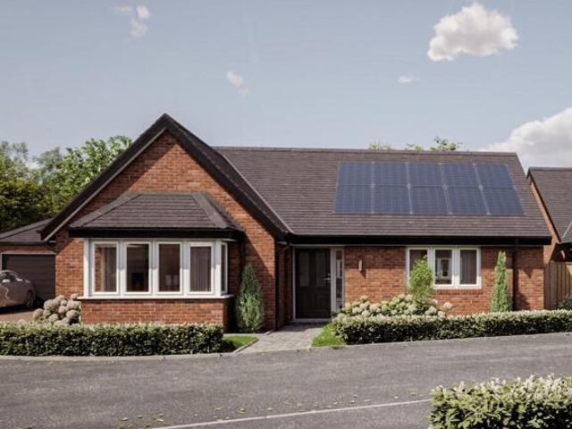 3 Bedroom Bungalow Studley Warwickshire LS99475852