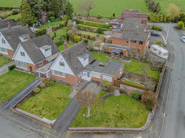 3 Bedroom Bungalow Stoke On Trent Staffordshire 101678117
