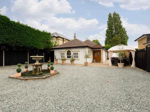 3 Bedroom Bungalow Surrey Surrey 98278456