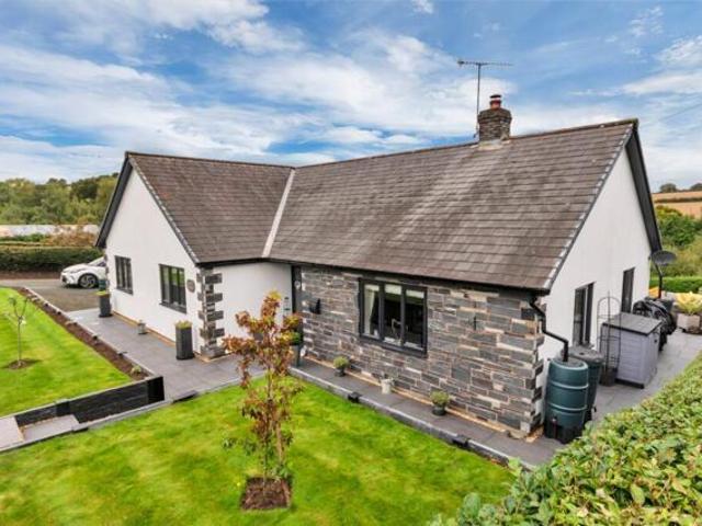 3 Bedroom Bungalow Powys Powys 100917776