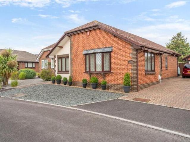 3 Bedroom Bungalow Poole Dorset LS101678454