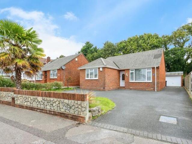 3 Bedroom Bungalow Poole Dorset LS98477592