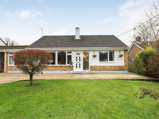 3 Bedroom Bungalow Petersfield Hampshire LS100825032