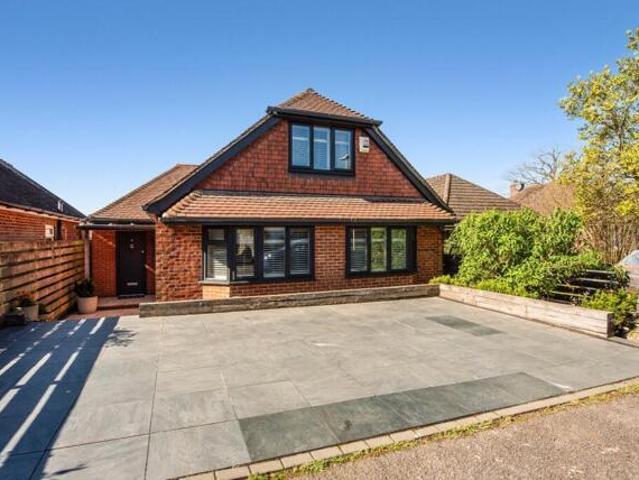 3 Bedroom Bungalow Petersfield Hampshire LS101677947