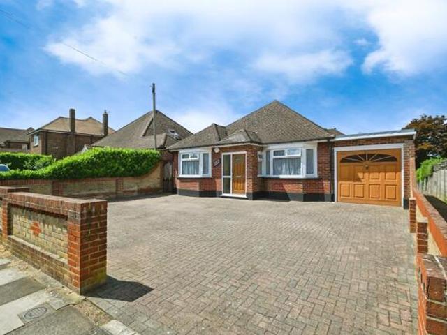 3 Bedroom Bungalow Rochester Medway LS99952154