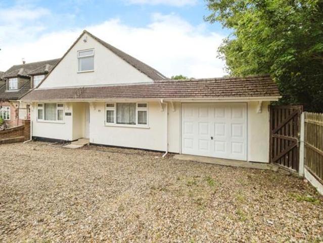 3 Bedroom Bungalow Romford Greater London LS91015618