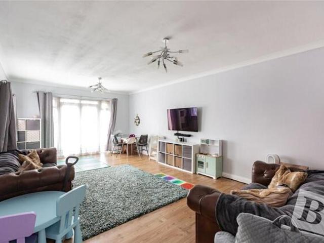 3 Bedroom Bungalow Rainham Greater London LS100733416