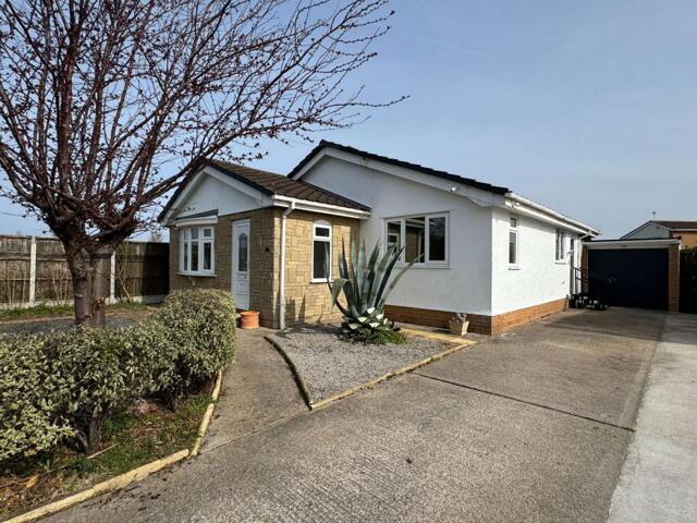 3 Bedroom Bungalow Rhyl Denbighshire LS100579017