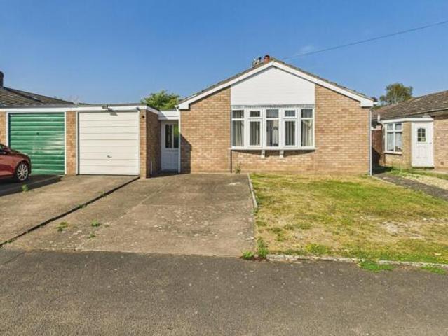 3 Bedroom Bungalow Worcester Worcestershire 99092367