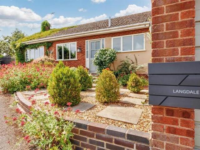 3 Bedroom Bungalow Worcestershire Worcestershire 101676326