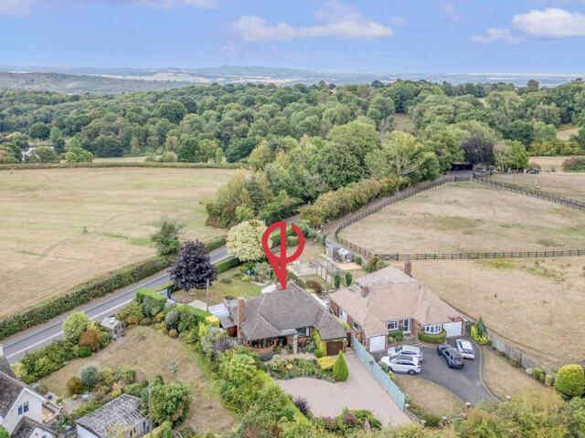 3 Bedroom Bungalow Worcestershire Worcestershire LS99029177
