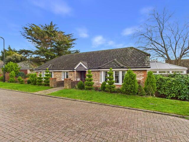 3 Bedroom Bungalow Worthing West Sussex LS100540735