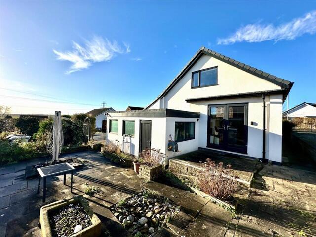 3 Bedroom Bungalow Wakefield Leeds LS100456556
