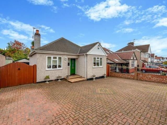 3 Bedroom Bungalow Welling Greater London 98477085
