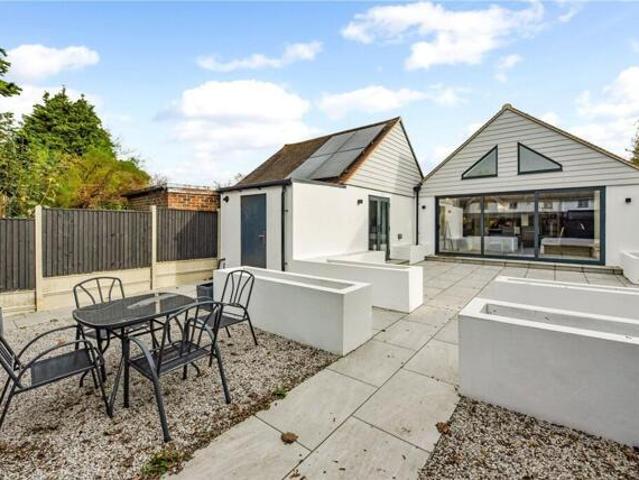 3 Bedroom Bungalow West Sussex West Sussex 98765923