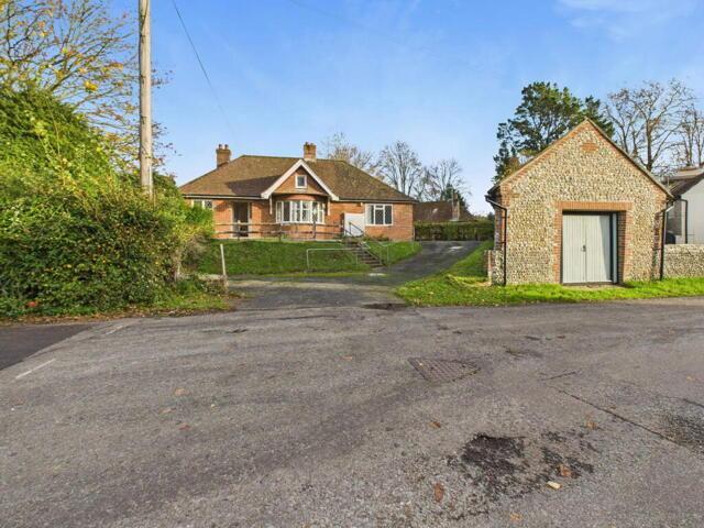 3 Bedroom Bungalow West Sussex West Sussex 99926186