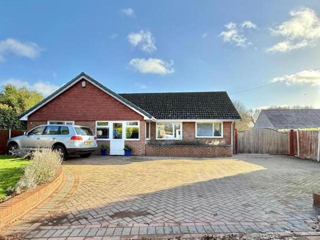 3 Bedroom Bungalow Wimborne Dorset 99130264