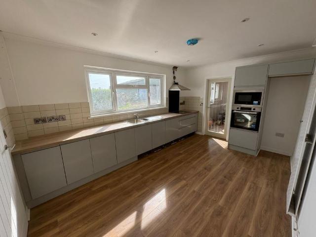 3 bedroom bungalow to rent