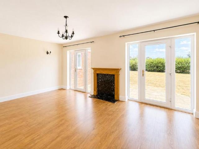 3 bedroom bungalow to rent