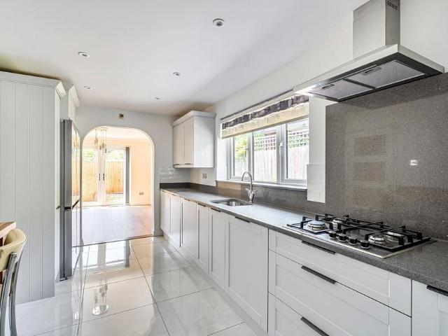 3 bedroom bungalow to rent