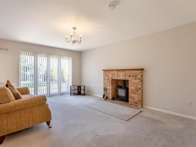 3 bedroom bungalow to rent