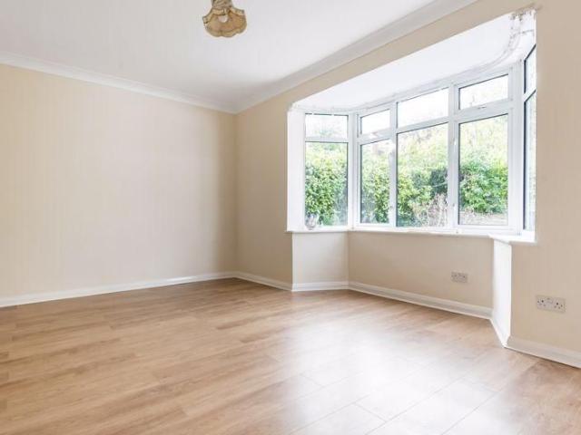 3 bedroom bungalow to rent