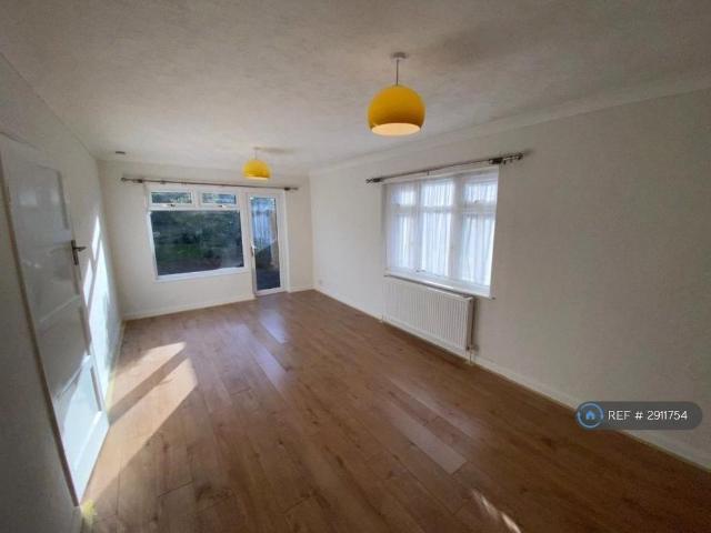 3 bedroom bungalow to rent