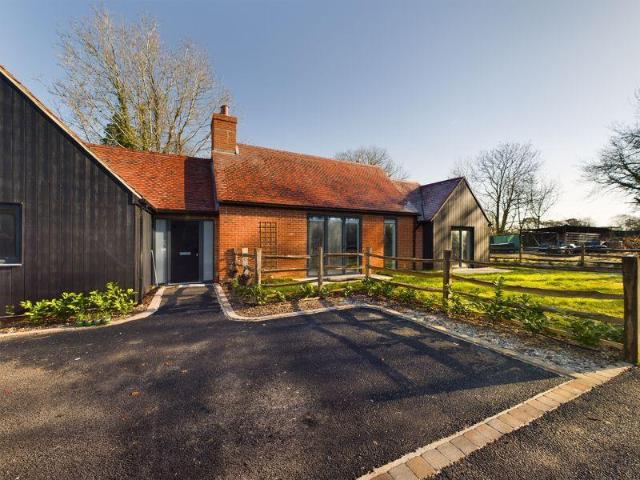 3 bedroom bungalow to rent