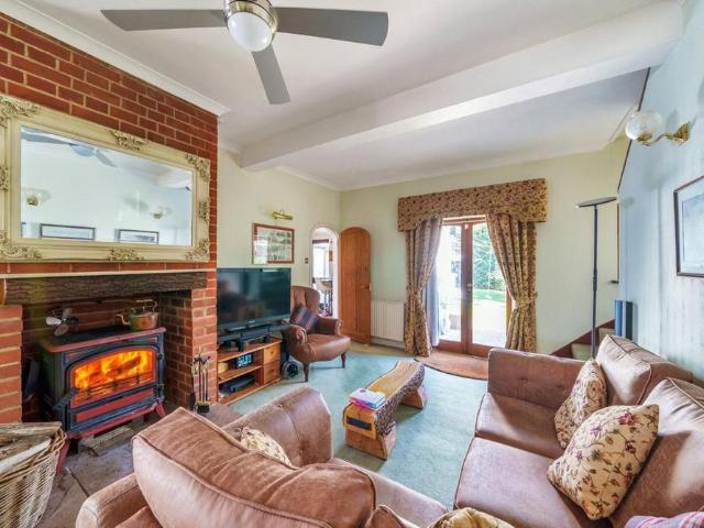 3 bedroom bungalow to rent