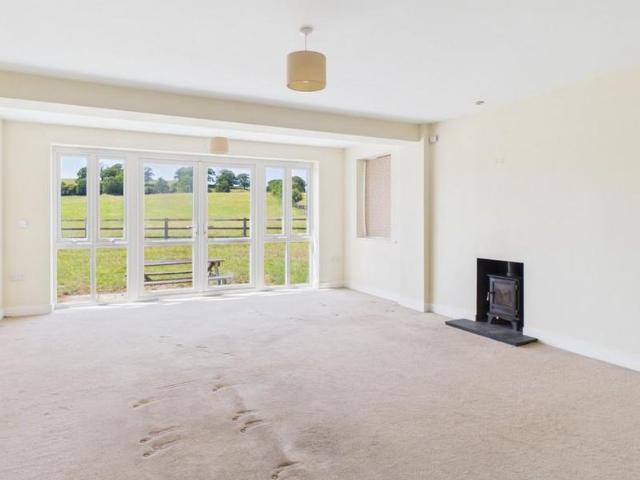 3 bedroom bungalow to rent