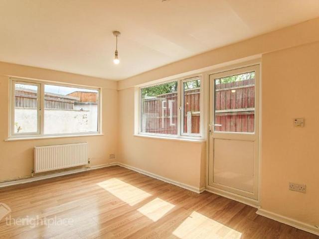 3 bedroom bungalow to rent