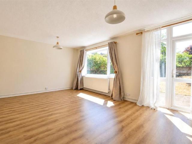 3 bedroom bungalow to rent
