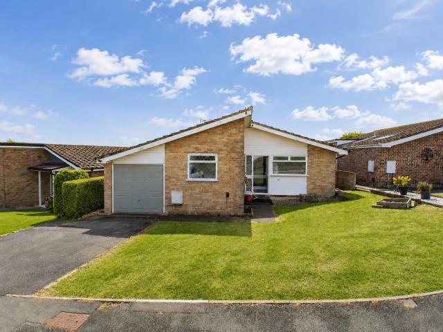 3 bedroom bungalow to rent