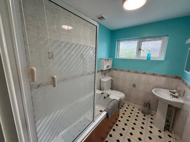 3 bedroom bungalow to rent