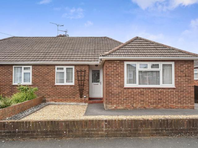 3 bedroom bungalow to rent